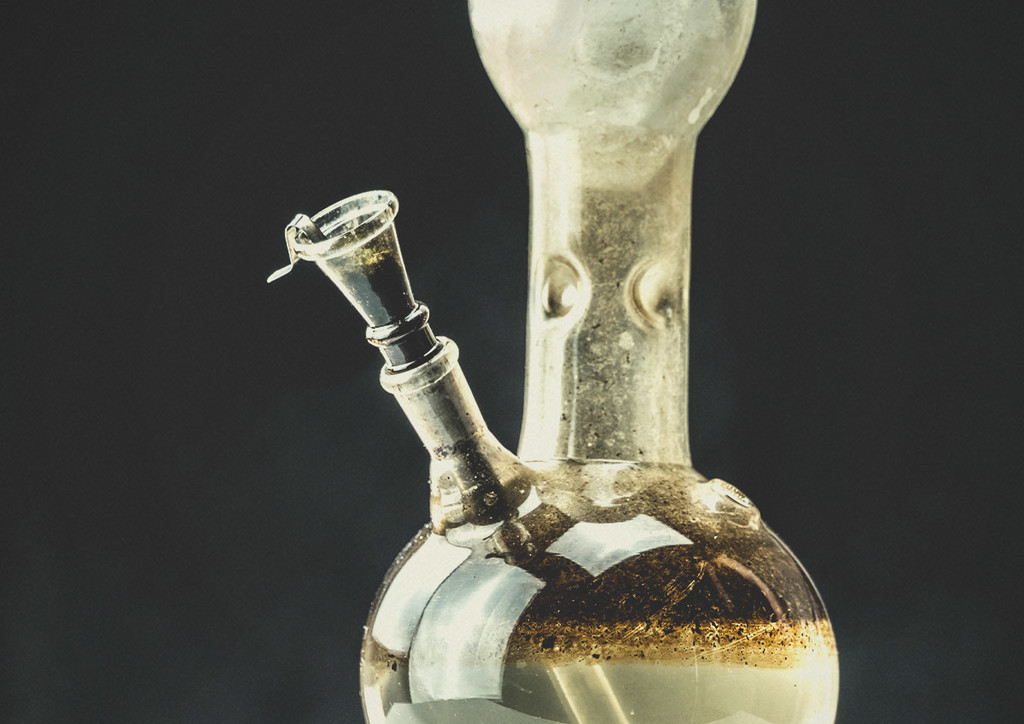 ¿Por qué hay que cambiar el agua del bong con frecuencia? - RQS Blog
